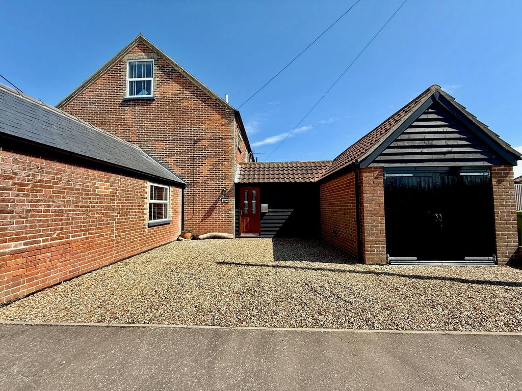 Priory Road, Bacton, NR12 4 bed semi-detached house - £400,000