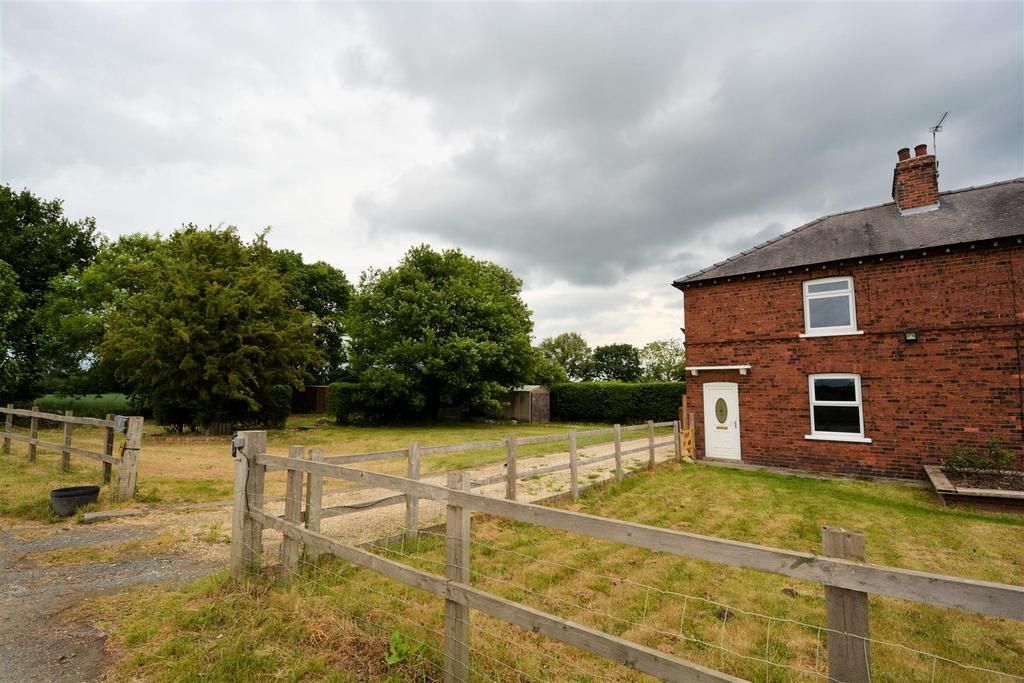 Balne Hall Cottages, Balne Hall Road... 3 bed semi-detached house - £ ...