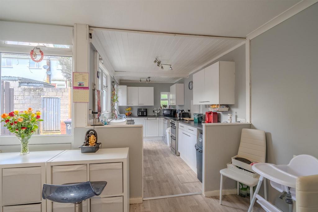 Kingsland Walk, Cwmbran NP44 3 bed terraced house - £190,000