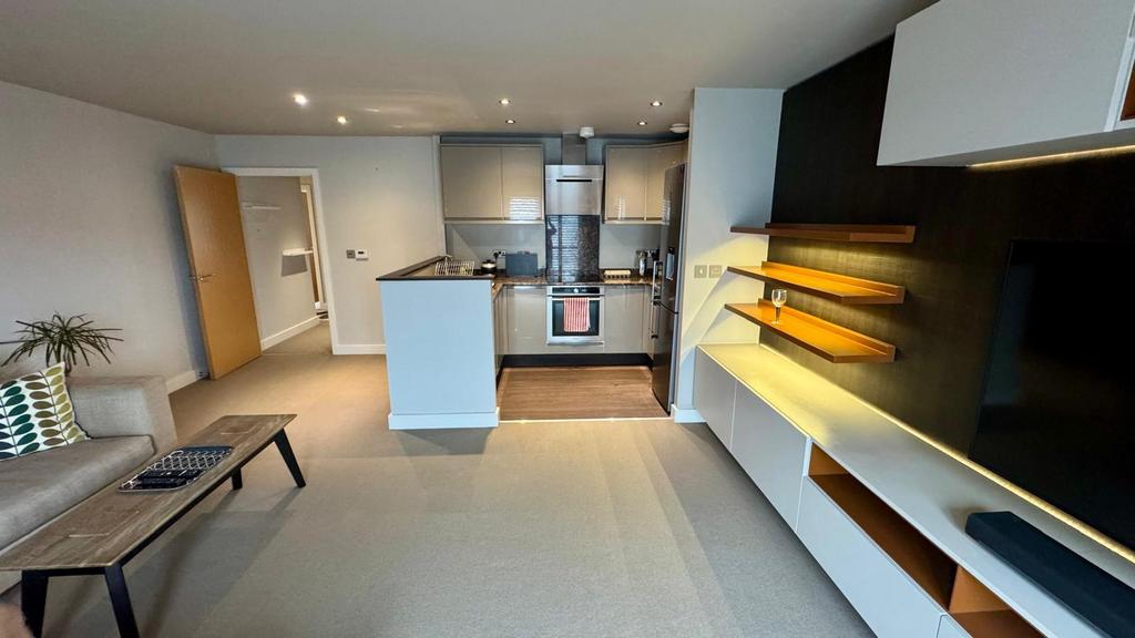Shingly Place, London E4 2 bed apartment - £1,950 pcm (£450 pw)