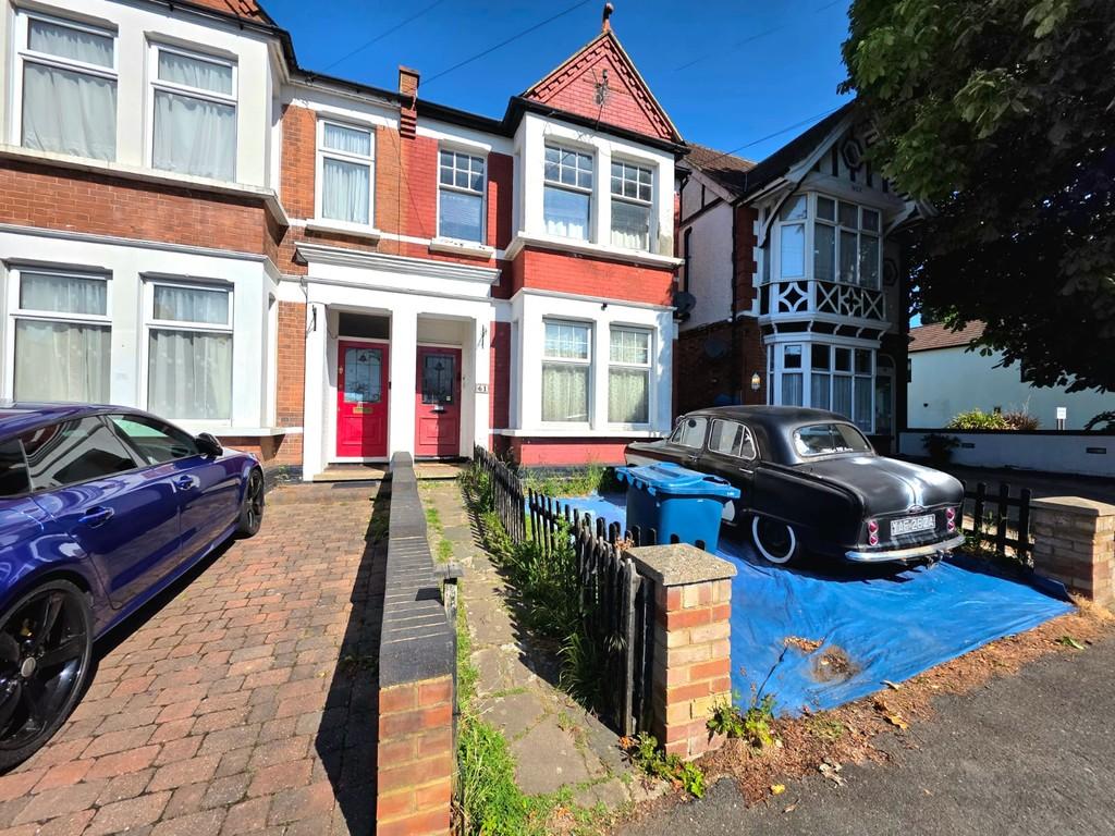 College Road, Harrow Weald 1 bed apartment for sale - £275,000