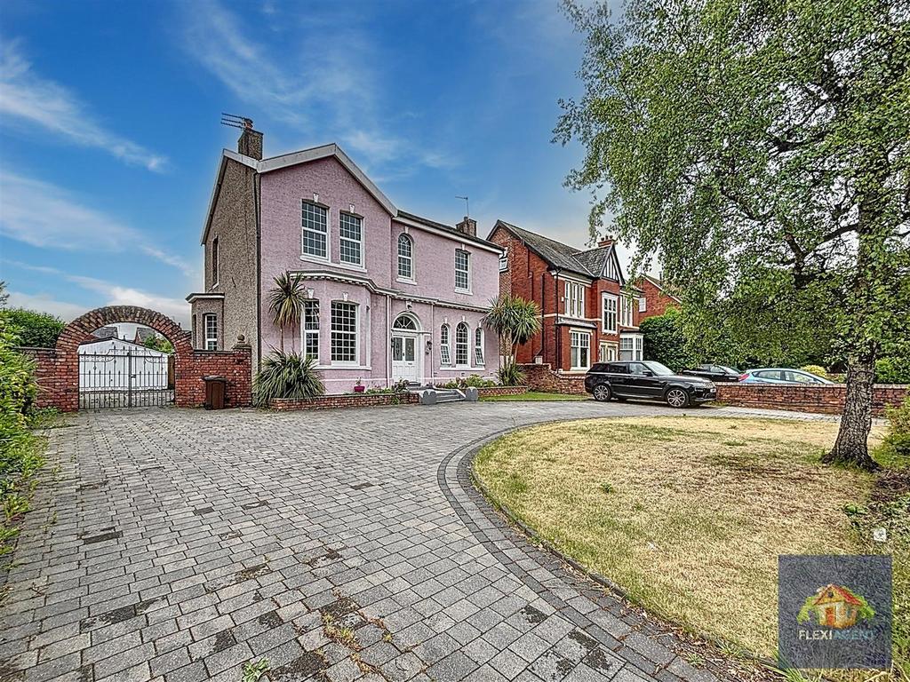 Roe Lane, Southport PR9 6 bed detached house - £650,000