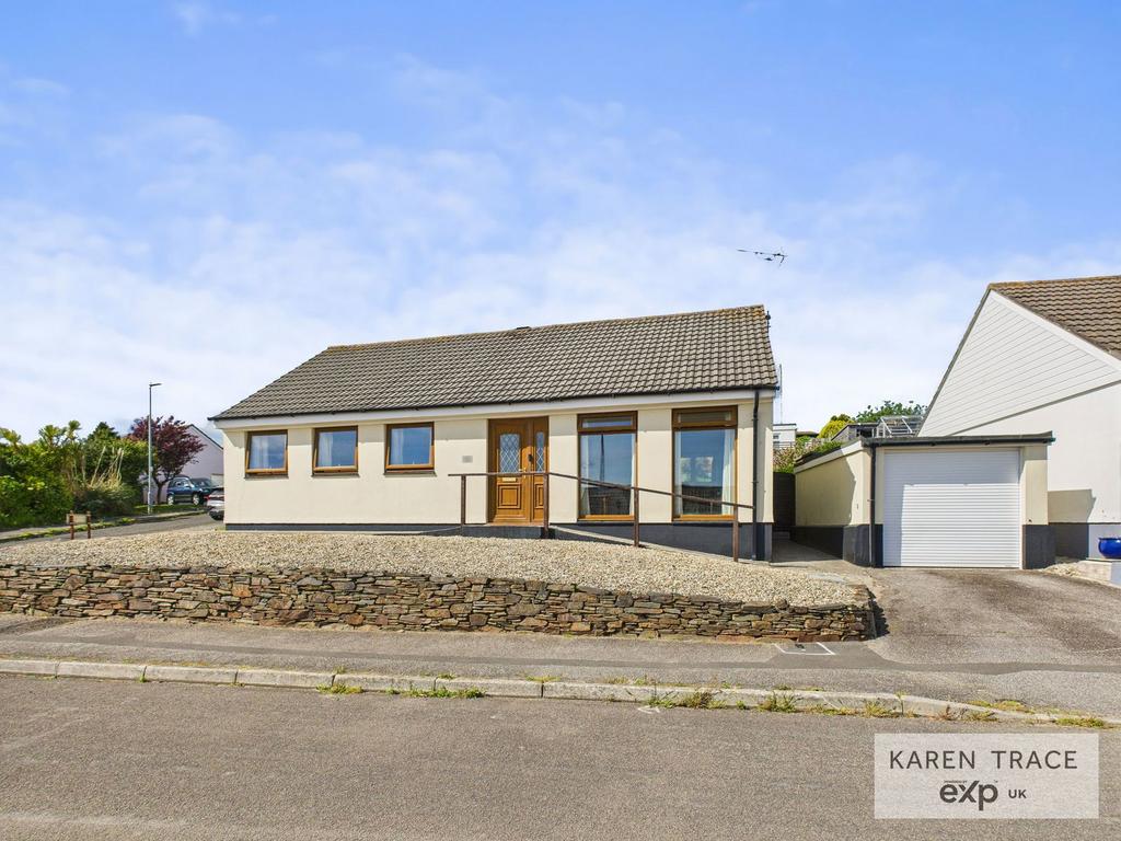 Polmear Parc, Par PL24 3 bed detached bungalow - £330,000