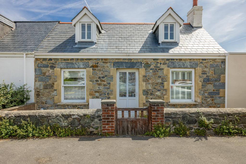 Camp Code Lane, St. Sampson, Guernsey 2 bed semi-detached house - £675,000