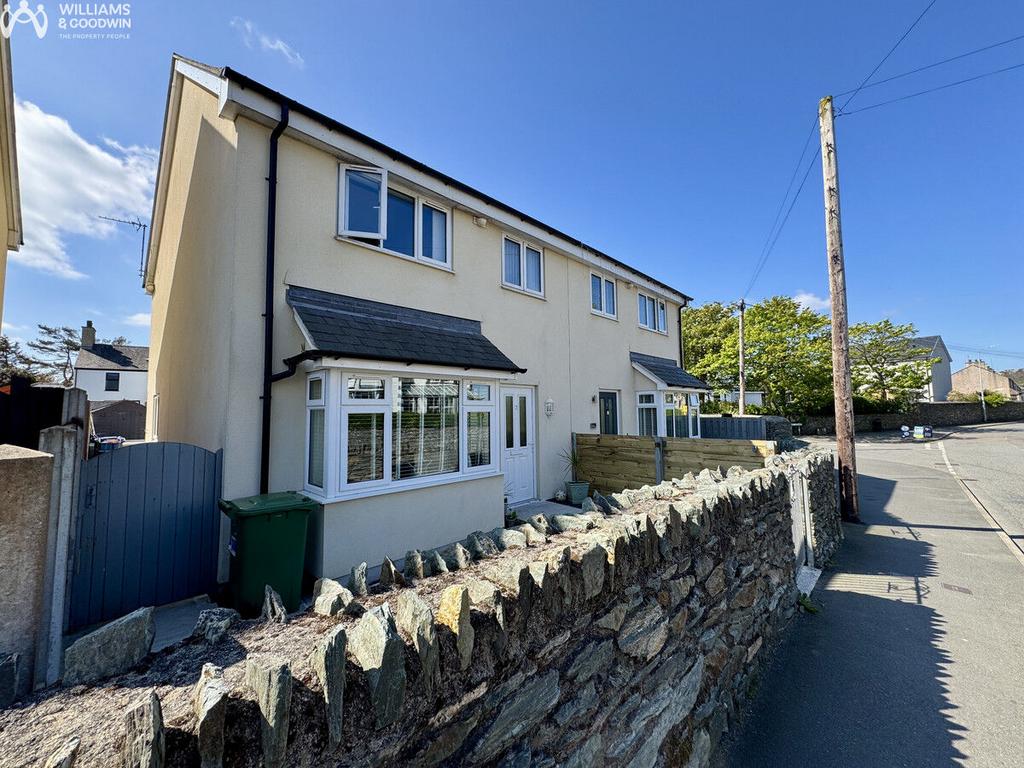 Llain Westbury, Holyhead, LL65 3 bed semi-detached house - £195,000