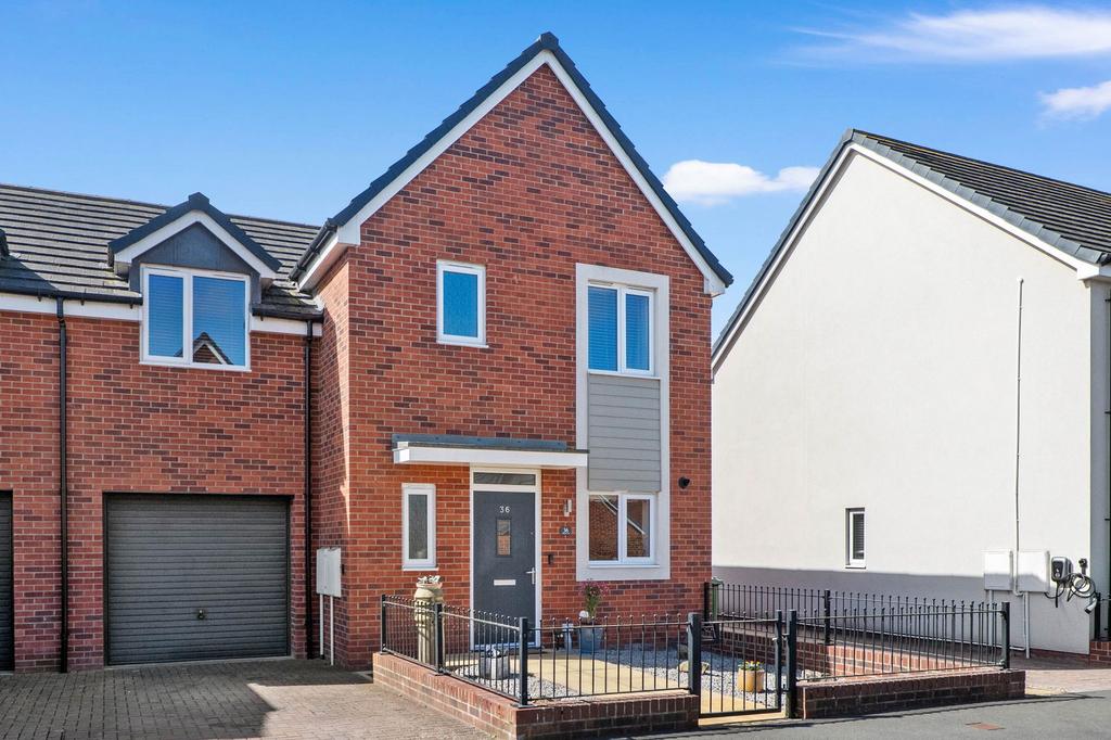 36 Romney way, Worcester. WR5 2DW 3 bed semi-detached house - £350,000