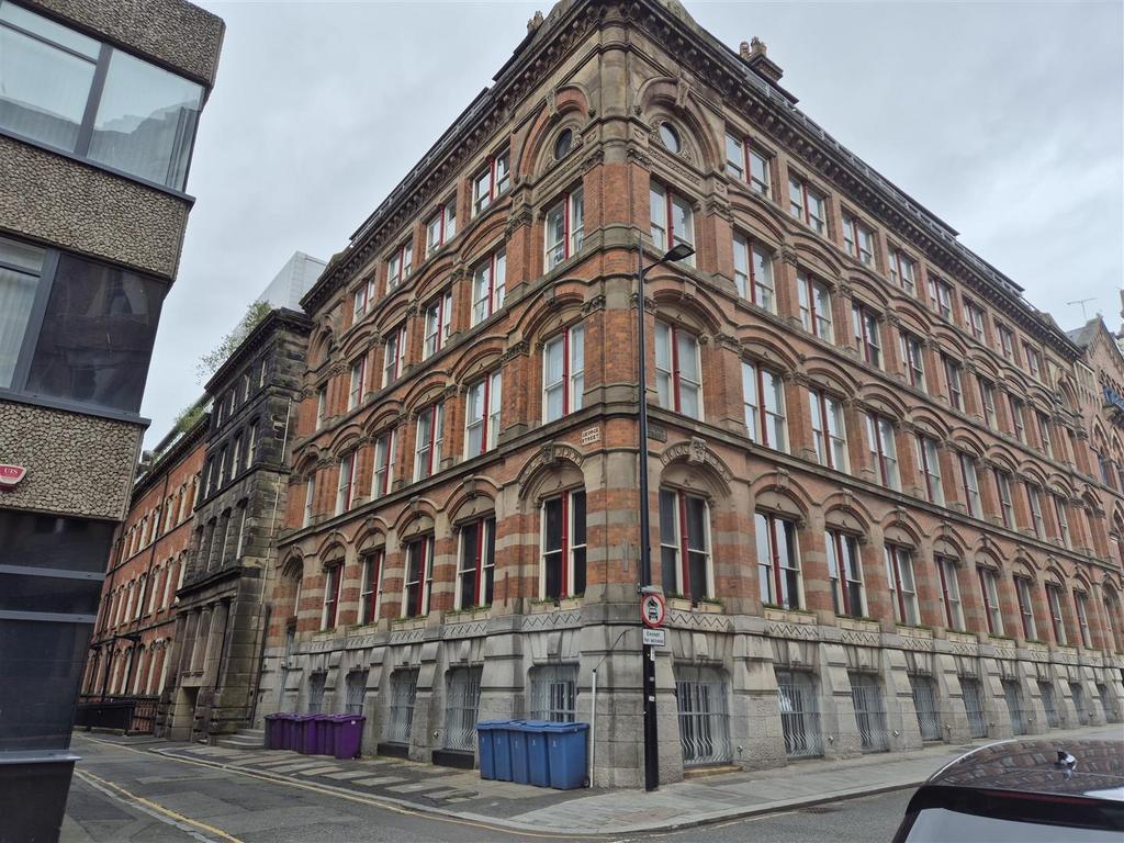 33 George Street, Liverpool, L3 2 bed flat - £170,000