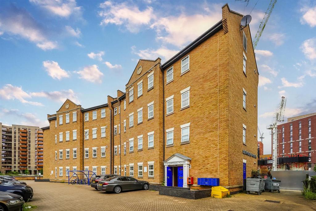 Quayside House, Town Quay Wharf, Barking 1 bed flat - £1,300 pcm (£300 pw)