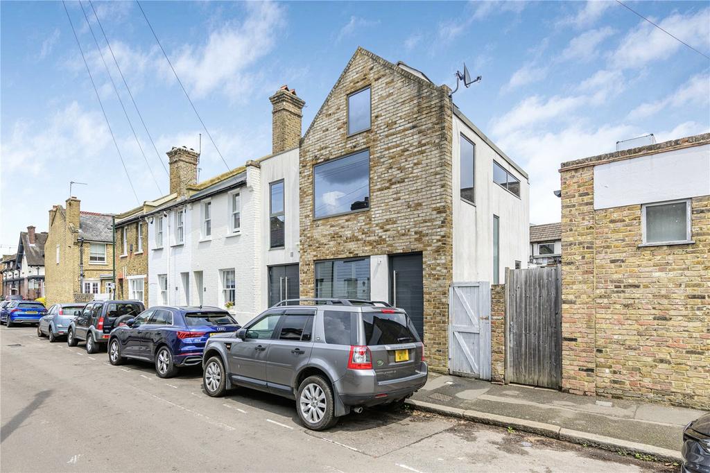 May Road, Twickenham, TW2 2 bed end of terrace house for sale - £825,000