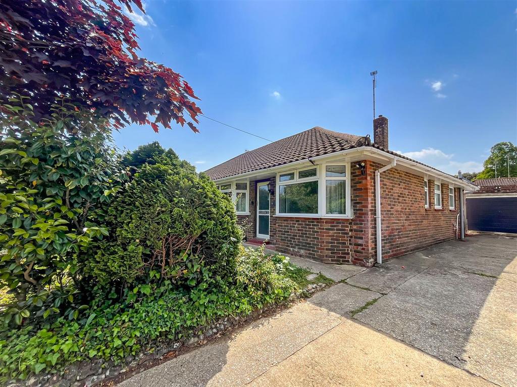 Mill Lane, Littlehampton BN17 2 bed semi-detached bungalow - £350,000