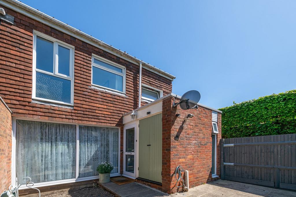 Talbot Close, Reigate, RH2 3 bed end of terrace house for sale - £520,000