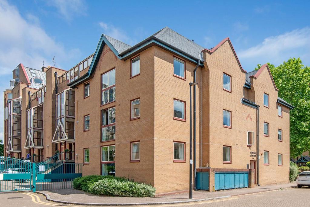 Asher Way, London E1W 2 bed flat - £550,000