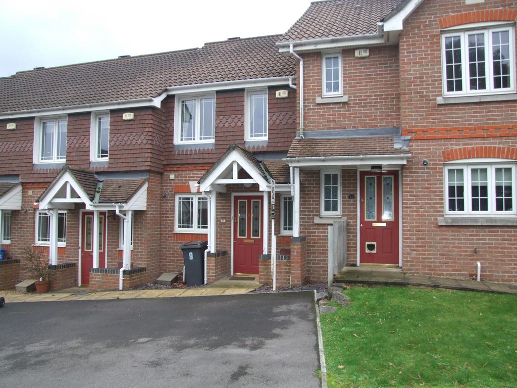 Alder Heights, Poole BH12 2 bed terraced house - £1,250 pcm (£288 pw)