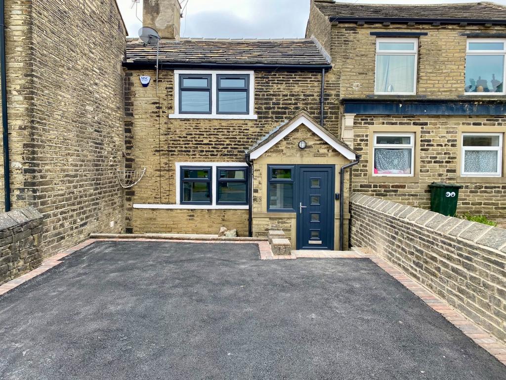 Folly Hall Road, Wibsey, Bradford, BD6 3 bed terraced house - £159,995