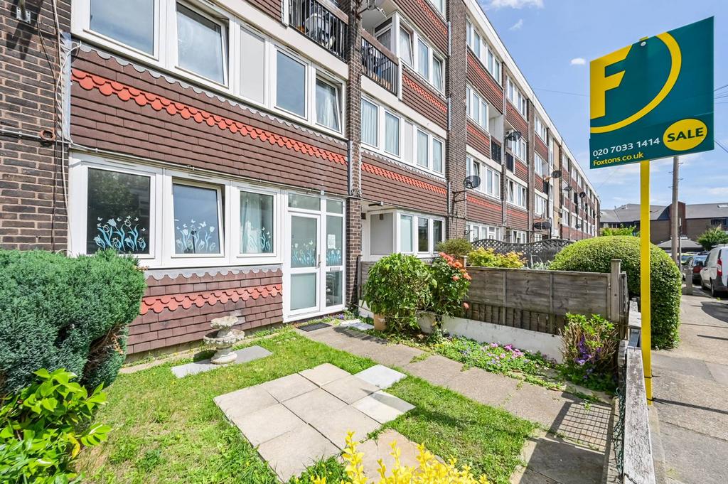 Moody Street, Stepney, London, E1 4 bed flat for sale - £560,000