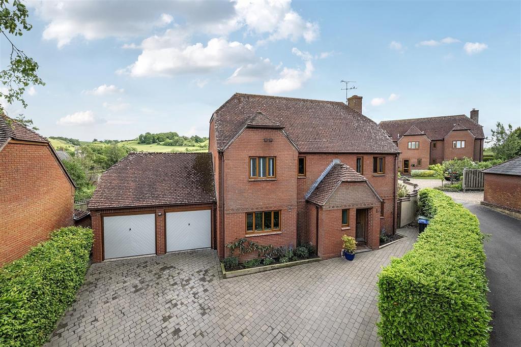 Roundway Close, Heddington, Calne 4 bed detached house for sale - £680,000
