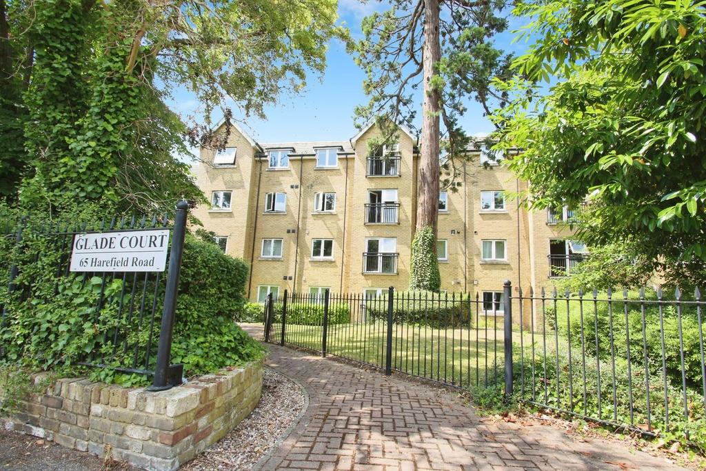 Harefield Road, Uxbridge UB8 2 bed apartment to rent - £1,800 pcm (£415 pw)