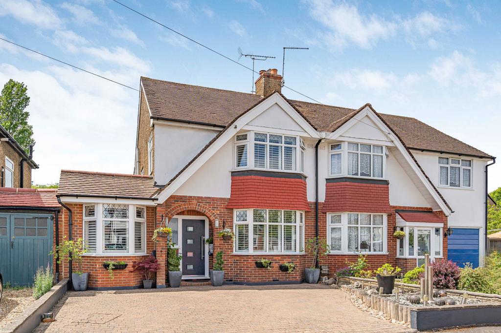 Thornton Crescent, Coulsdon, CR5 1LH 4 bed semi-detached house - £600,000