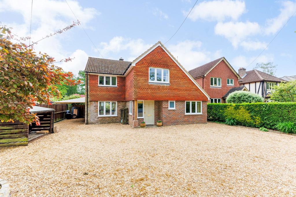 New Road, Godalming GU8 4 bed detached house for sale - £1,100,000