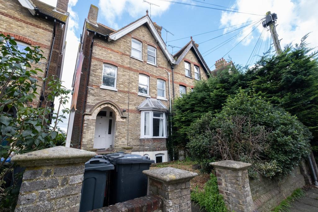 Old Dover Road, Canterbury, CT1 2 bed flat - £1,100 pcm (£254 pw)