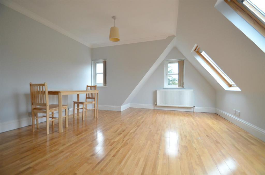 Madeley Road, London W5 2 bed apartment to rent - £2,000 pcm (£462 pw)