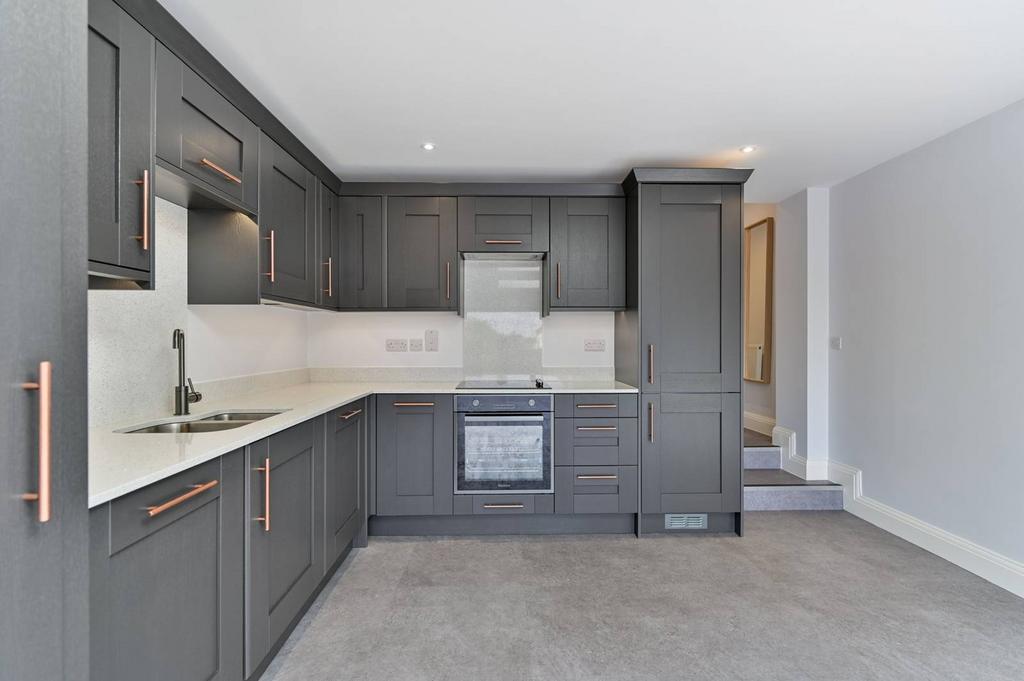 Central Road, Worcester Park, KT4 1 bed flat to rent - £1,650 pcm (£381 pw)