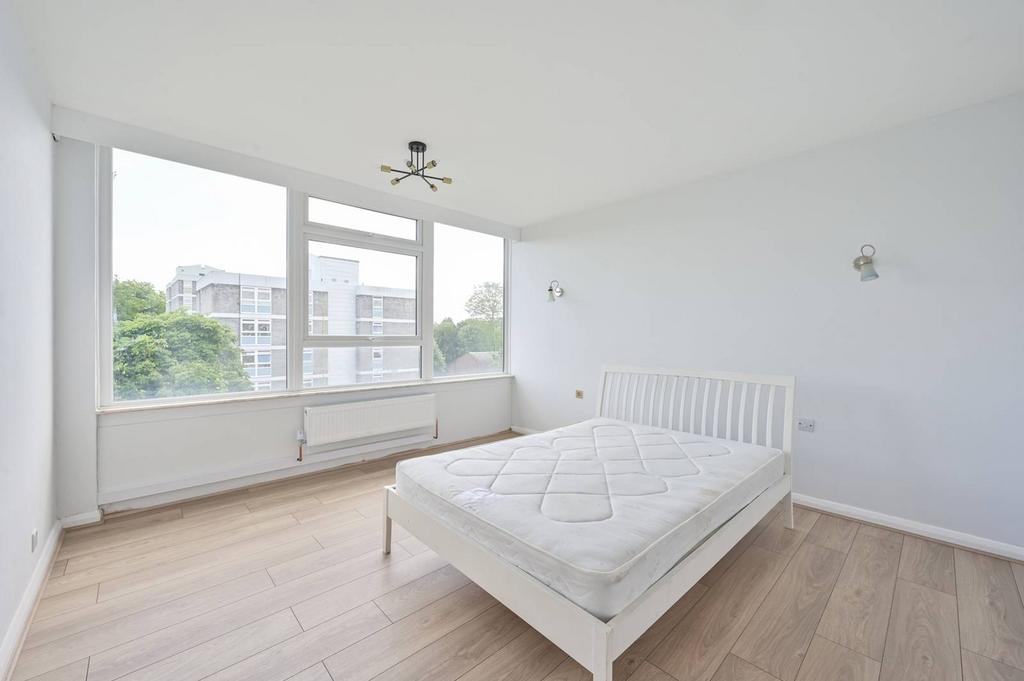 Keswick Road, East Putney, London, SW15 2 bed flat - £2,450 pcm (£565 pw)