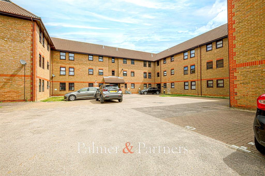 Hanbury Gardens, Colchester, Essex, CO4 1 bed apartment to rent - £825 ...