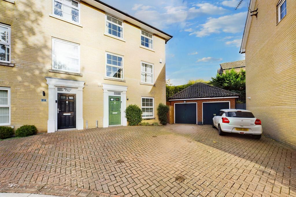 Crown House Close, Thetford, IP24 4 bed semi-detached house for sale ...