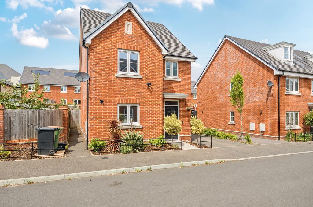 Moreno Way, Eastleigh, Hampshire, SO50 3 bed detached house - £415,000