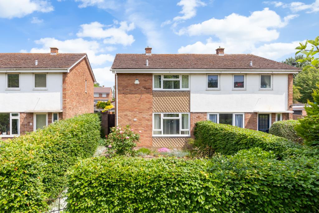 Windrush Road Berinsfield OX10 7PF 3 bed semi-detached house - £300,000