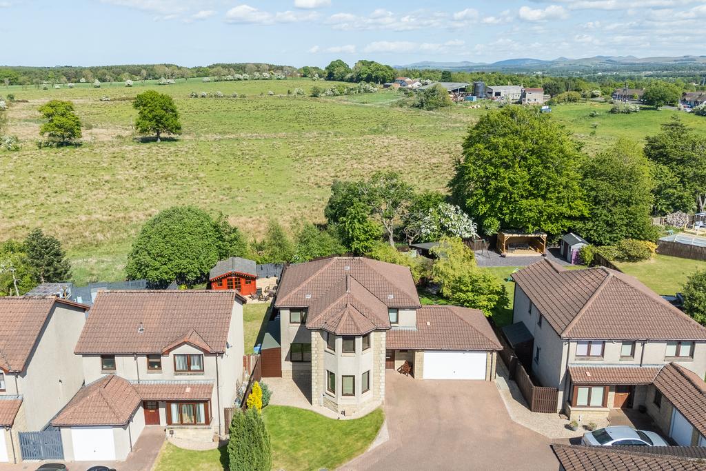 Pinewood Place, Blackburn, Bathgate... 5 bed detached house - £325,000