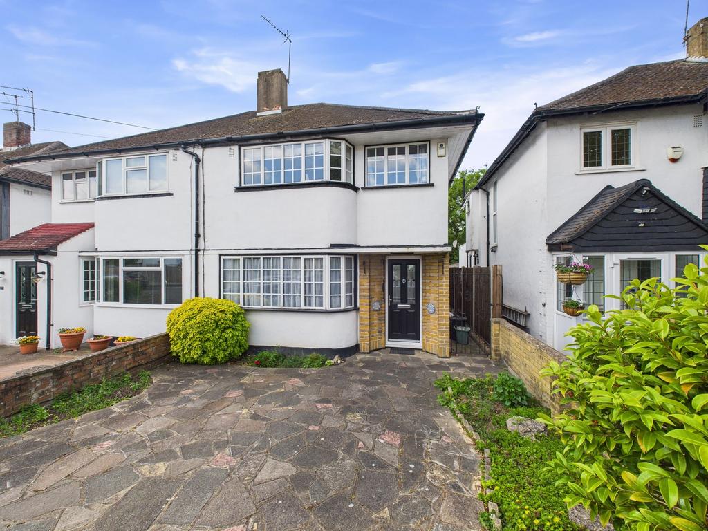 Pine Gardens, Ruislip, HA4 3 bed semi-detached house for sale - £675,000