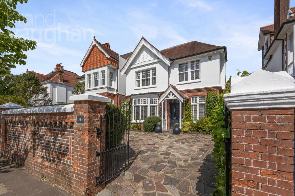 Dyke Road, Brighton, East Sussex, BN1 4 bed semi-detached house for ...