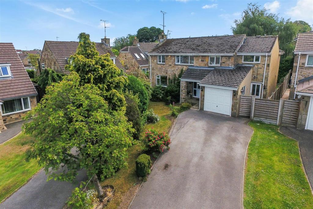 Ash Hill Drive, Shadwell, Leeds 4 bed detached house for sale - £550,000