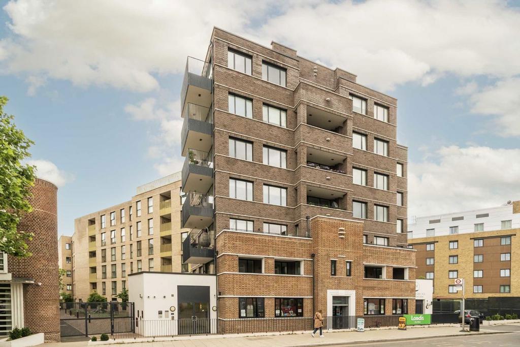 Commerce Road, Brentford TW8 2 bed flat - £2,171 pcm (£501 pw)