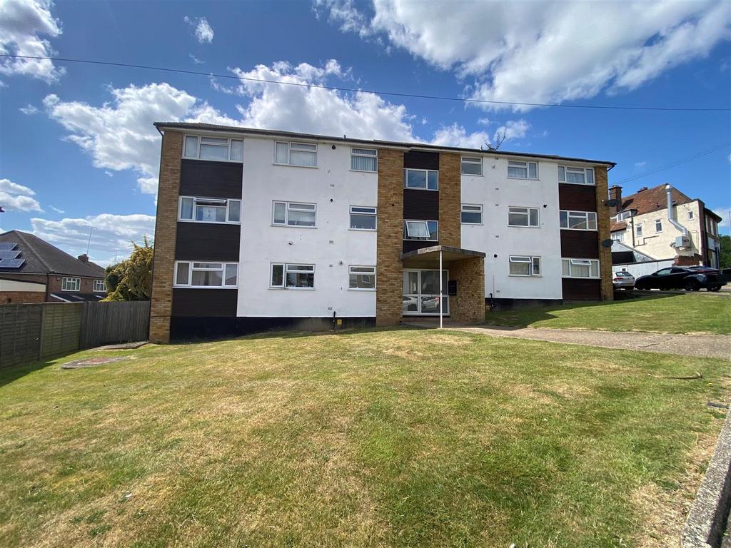 Lexington Court, Potters Bar EN6 2 bed apartment - £1,650 pcm (£381 pw)