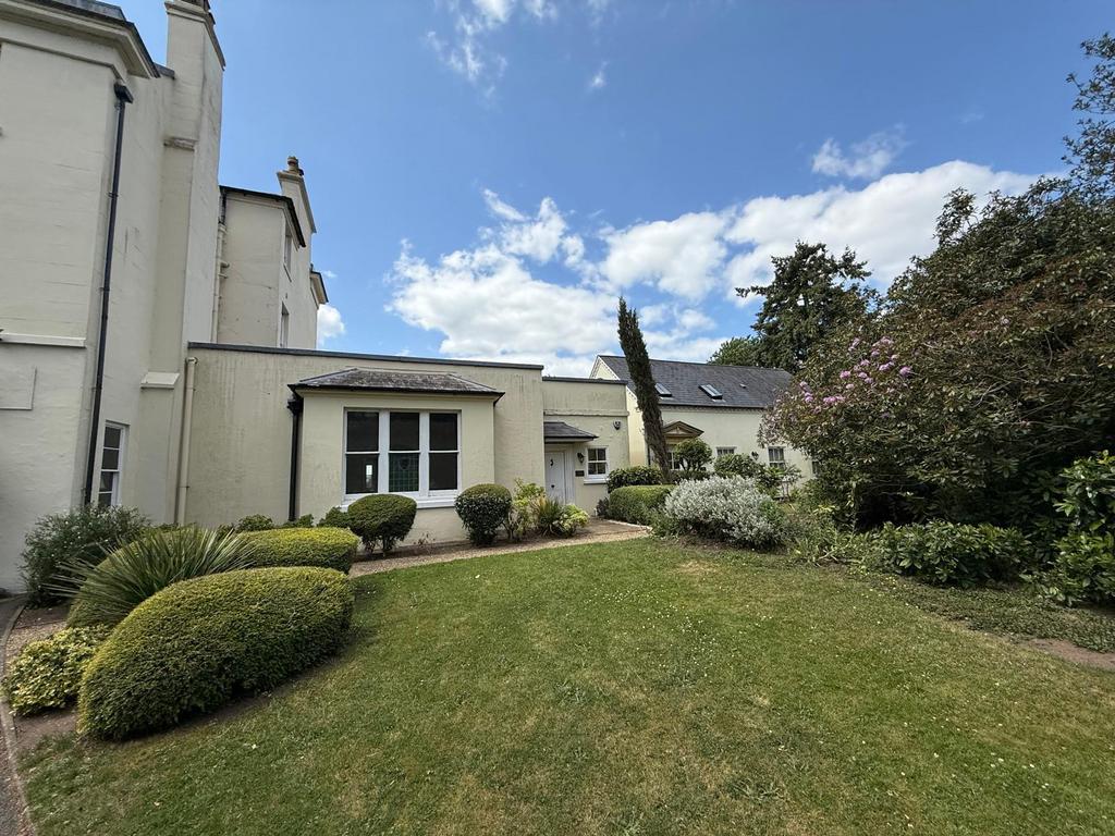 Sion Hill Court, Wolverley, DY10 2 bed bungalow - £1,100 pcm (£254 pw)