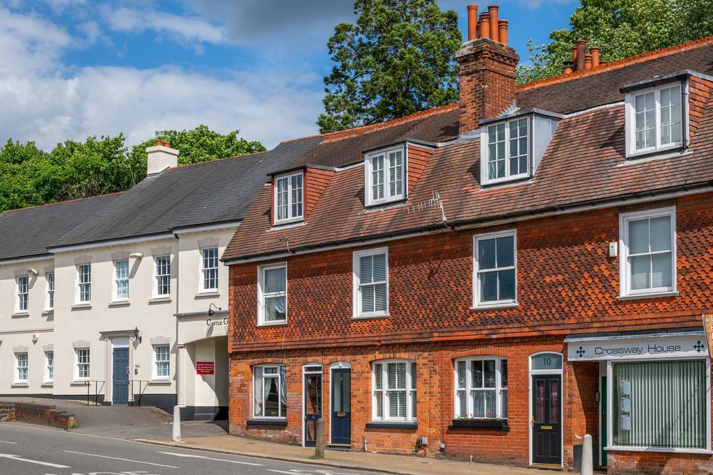 London Road, Reigate, RH2 3 bed terraced house for sale - £475,000