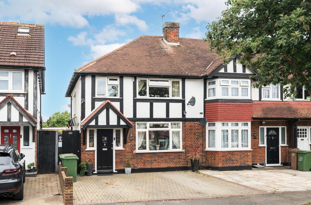 Limes Avenue, Carshalton 3 bed end of terrace house for sale - £550,000