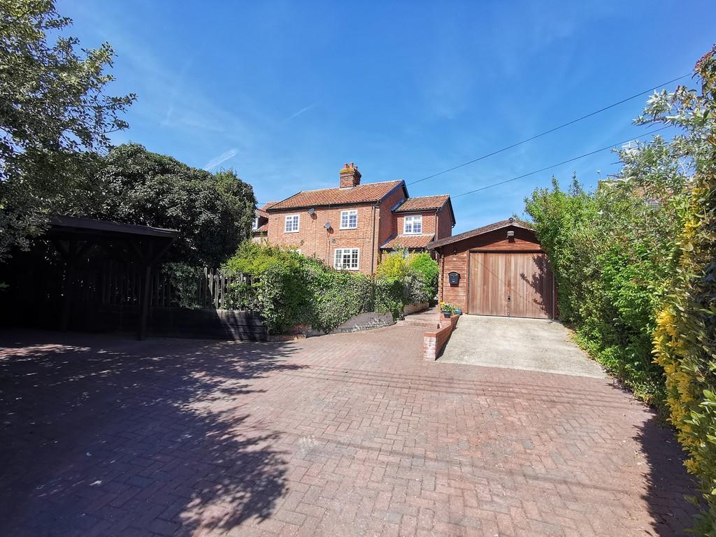 High Road, Wortwell 2 bed semi-detached house for sale - £340,000