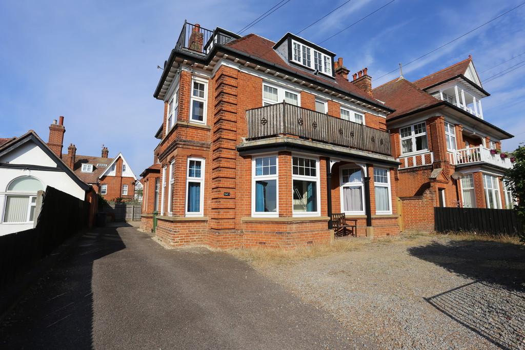 Leopold Road, Felixstowe IP11 1 bed flat to rent - £825 pcm (£190 pw)
