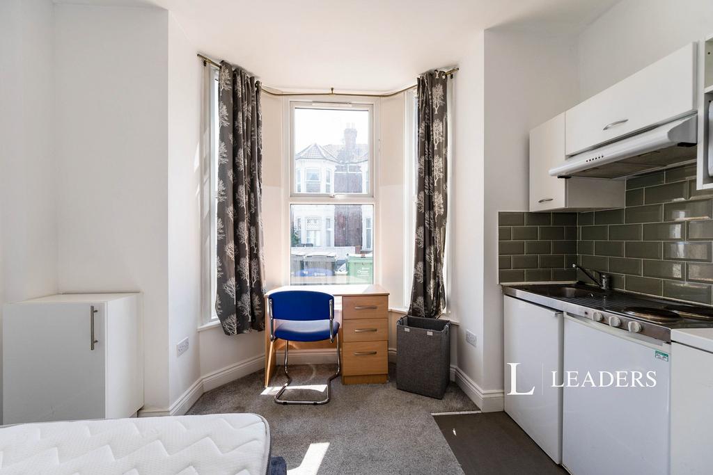 Worthing Road, Southsea Studio to rent - £800 pcm (£185 pw)