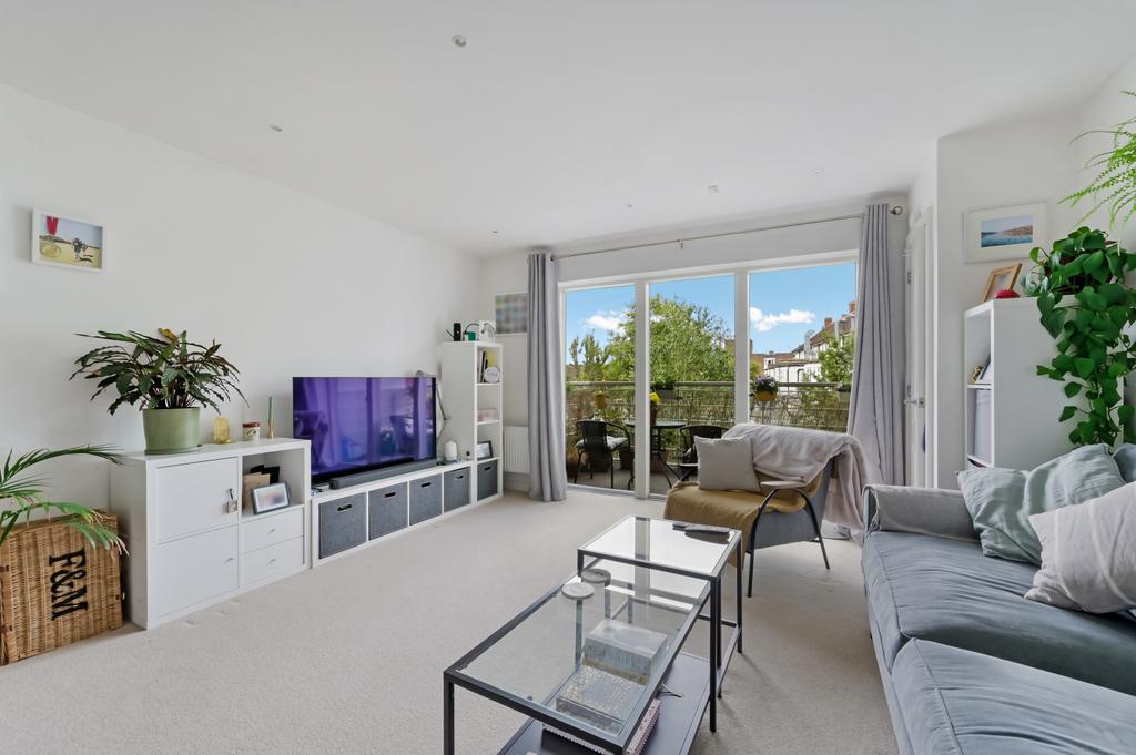 Kingston Road, Raynes Park SW20 1 bed apartment for sale - £375,000