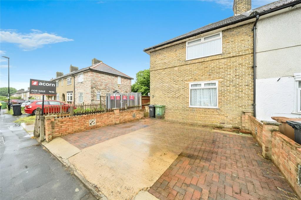 Gareth Grove, Bromley 2 bed end of terrace house - £375,000