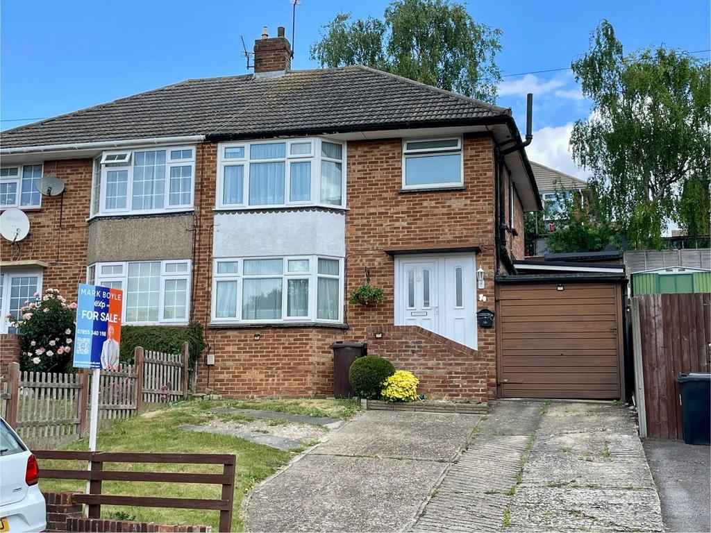 Poplar Road, Rochester ME2 3 bed semi-detached house - £300,000