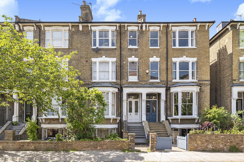 Highbury Hill, London, N5 3 bed apartment for sale - £950,000