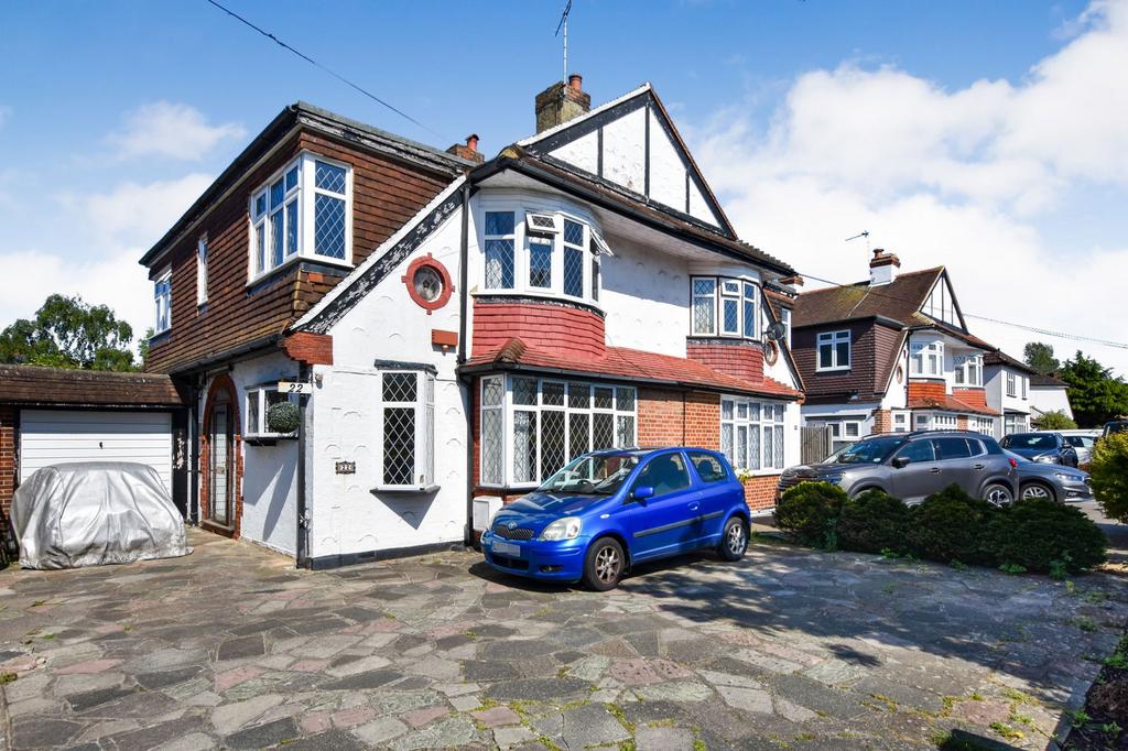 Briarwood Road, Epsom KT17 4 bed semi-detached house - £750,000
