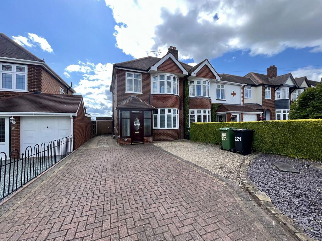 Amblecote Road, Brierley Hill DY5 3 bed semi-detached house - £240,000