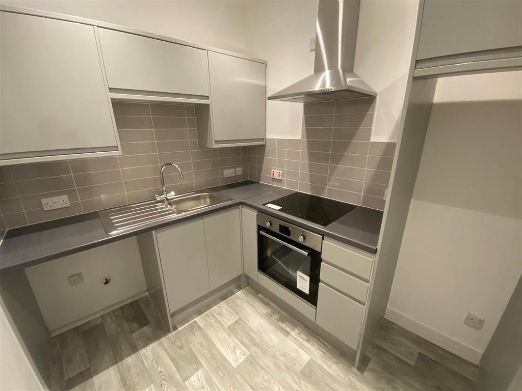 12B Ablewell Street, Walsall 3 bed apartment - £850 pcm (£196 pw)
